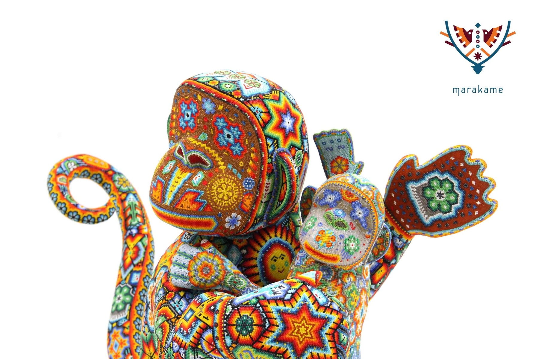 Escultura de copal Chango con bebé - Yurienaka - Arte Huichol - Marakame